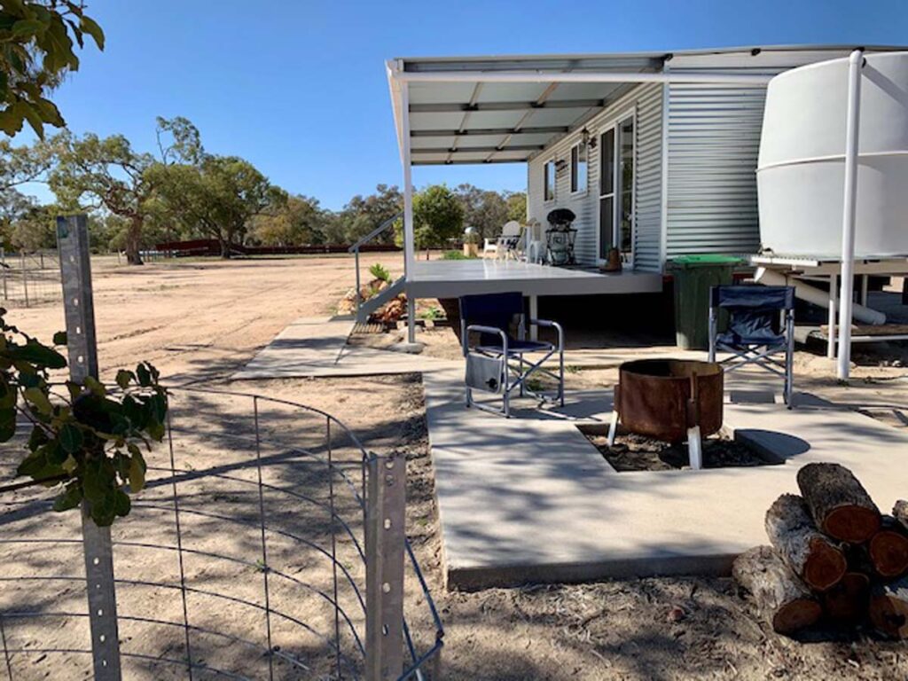 Farm Stays & Outback Accommodation - Mitch's Hut - Outback Beds | Farm ...
